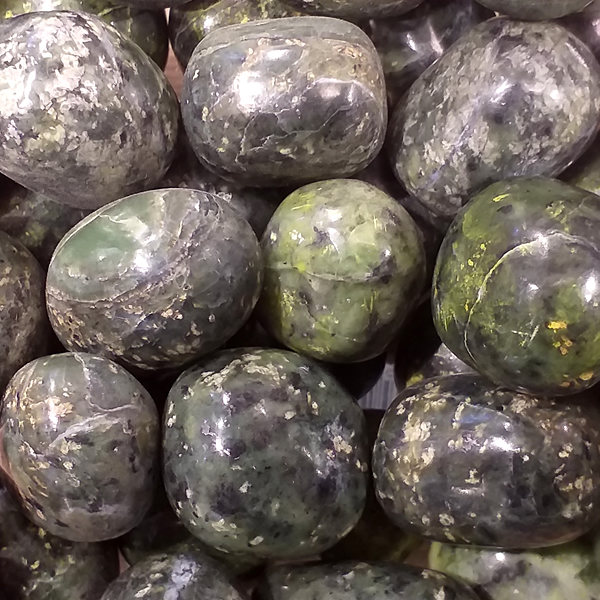 Piedras Roladas, Jade Nefrita Peruana (100 gr.) – Terra Crystal